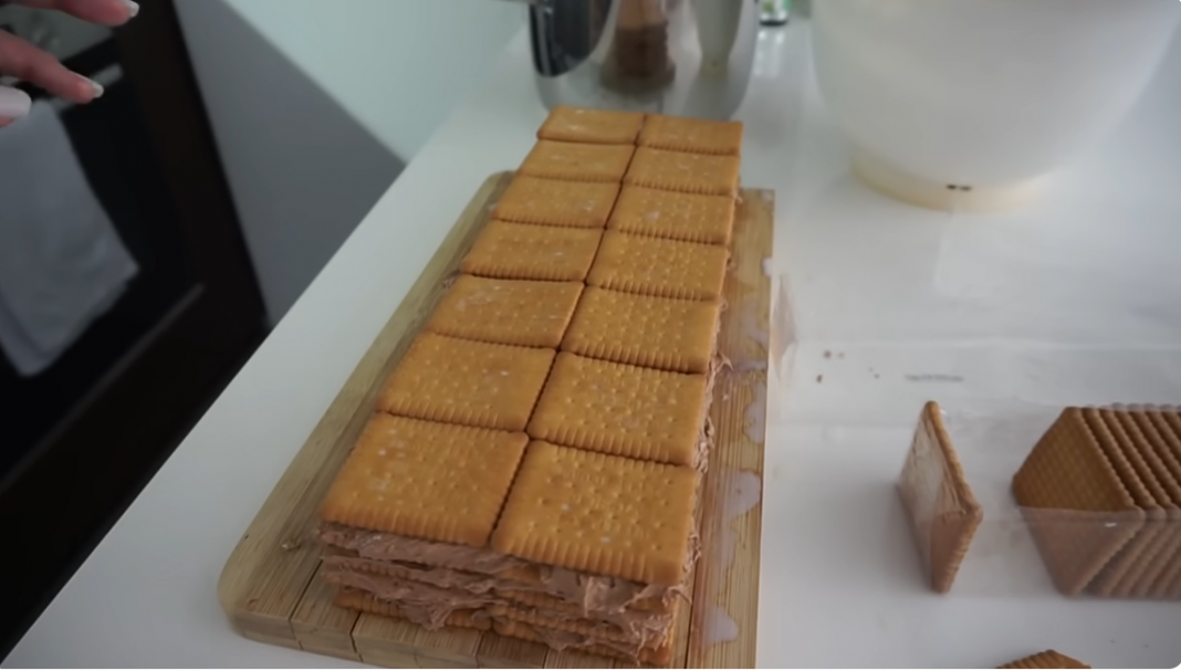 NAJBOLJA KEKS TORTA (topi se u ustima, a gotova je za TREN OKA) | Novadanas